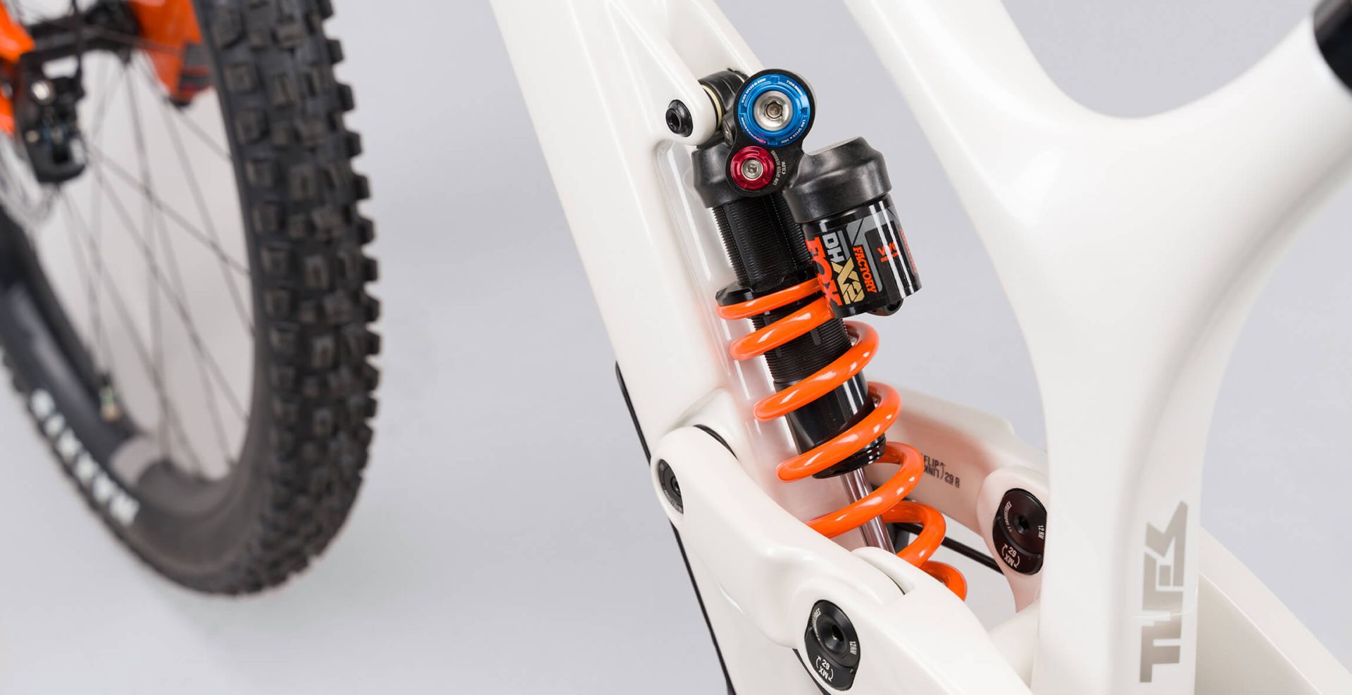 Downhill Bike | TUES Core 4